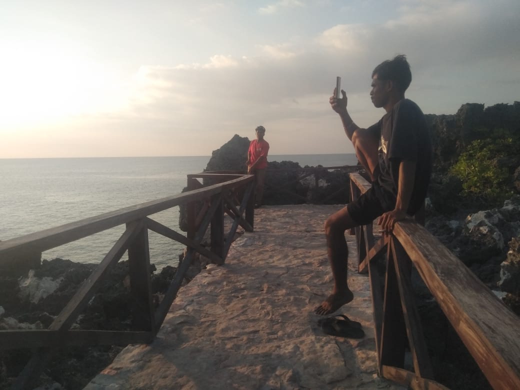 Pesona Weekuri Dalam Balutan Sunset ‣ Tabloid IDEMA News